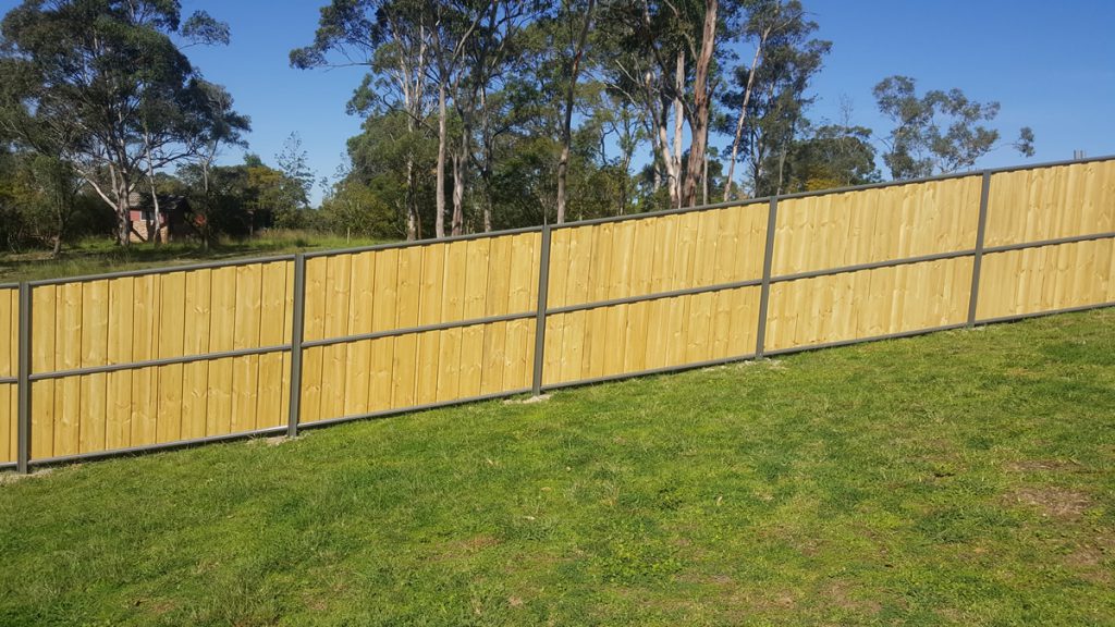 Ezyclip Style Lap and Cap Fence - EKO PALINGS