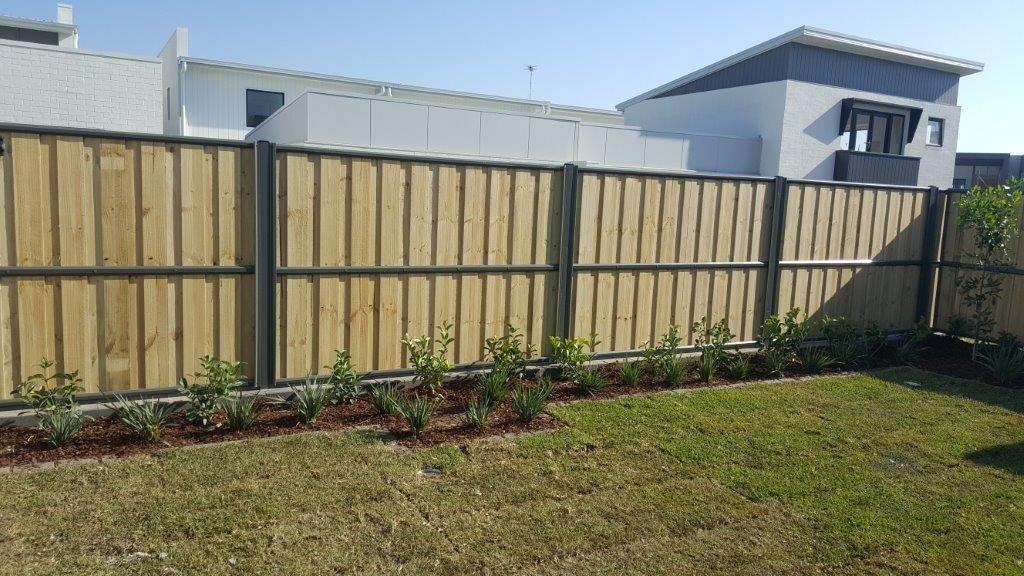 Ezyclip Style Lap and Cap Fence - EKO PALINGS